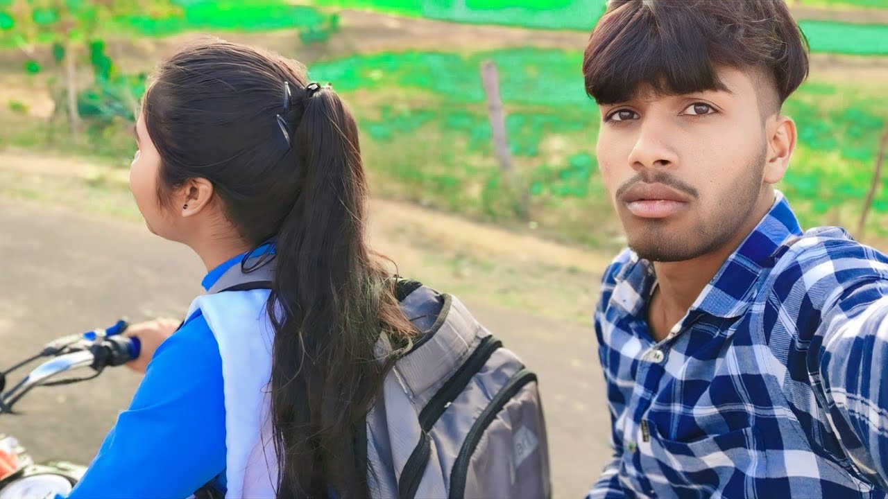 Ashiki bike chalane lag gai 😲 - YouTube