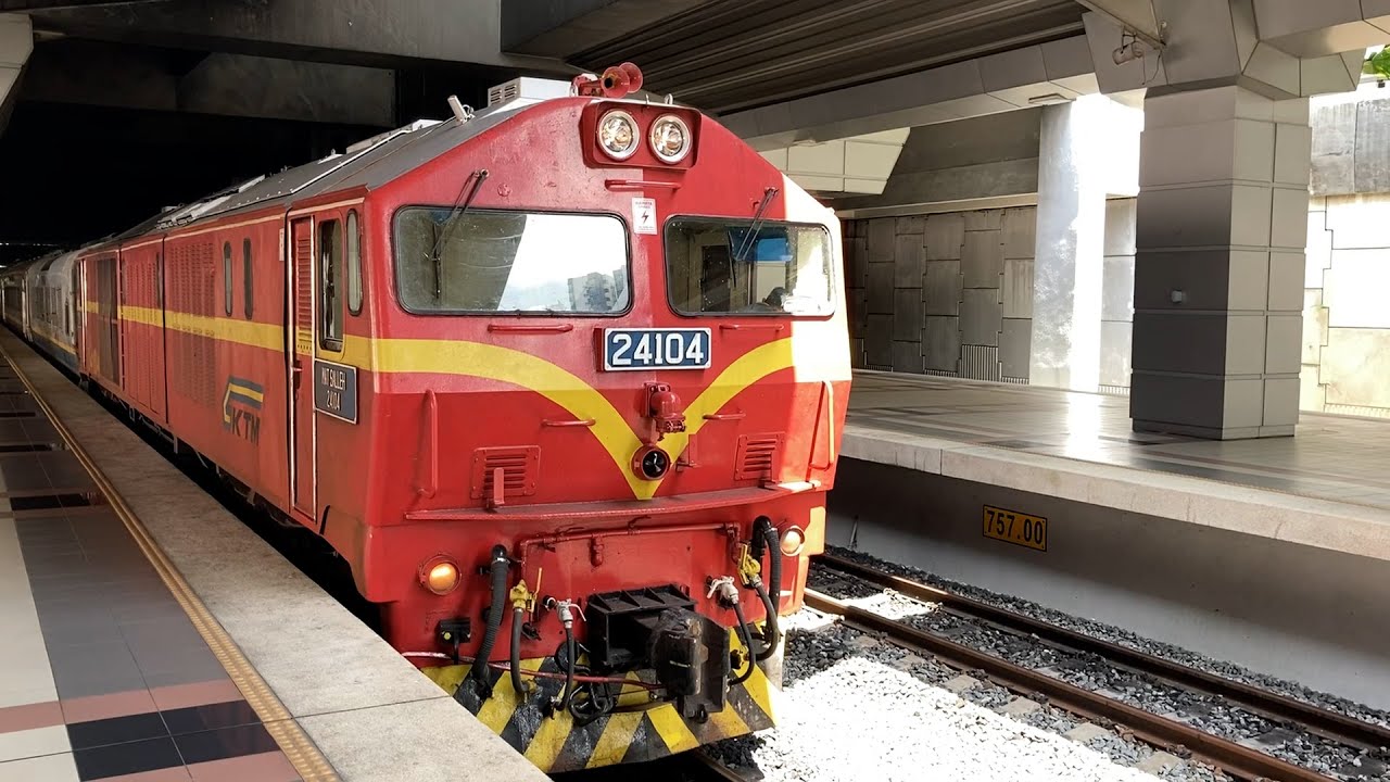 KTMB Class 24104 Mat Salleh loco, Ekspres Rakyat Timuran train to JB ...