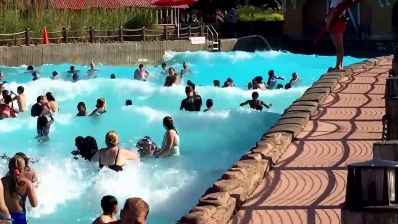 Big Kahuna waves in the Big Surf wave pool at Kentucky Kingdom - YouTube
