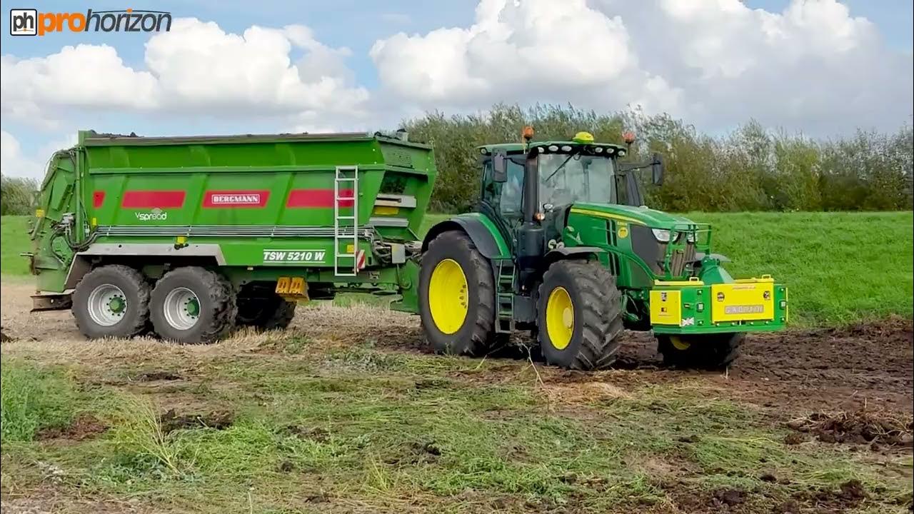 2 BERGMANN MUCK SPREADERS & 2 JOHN DEERE TRACTORS V SPREAD #agriculture - YouTube