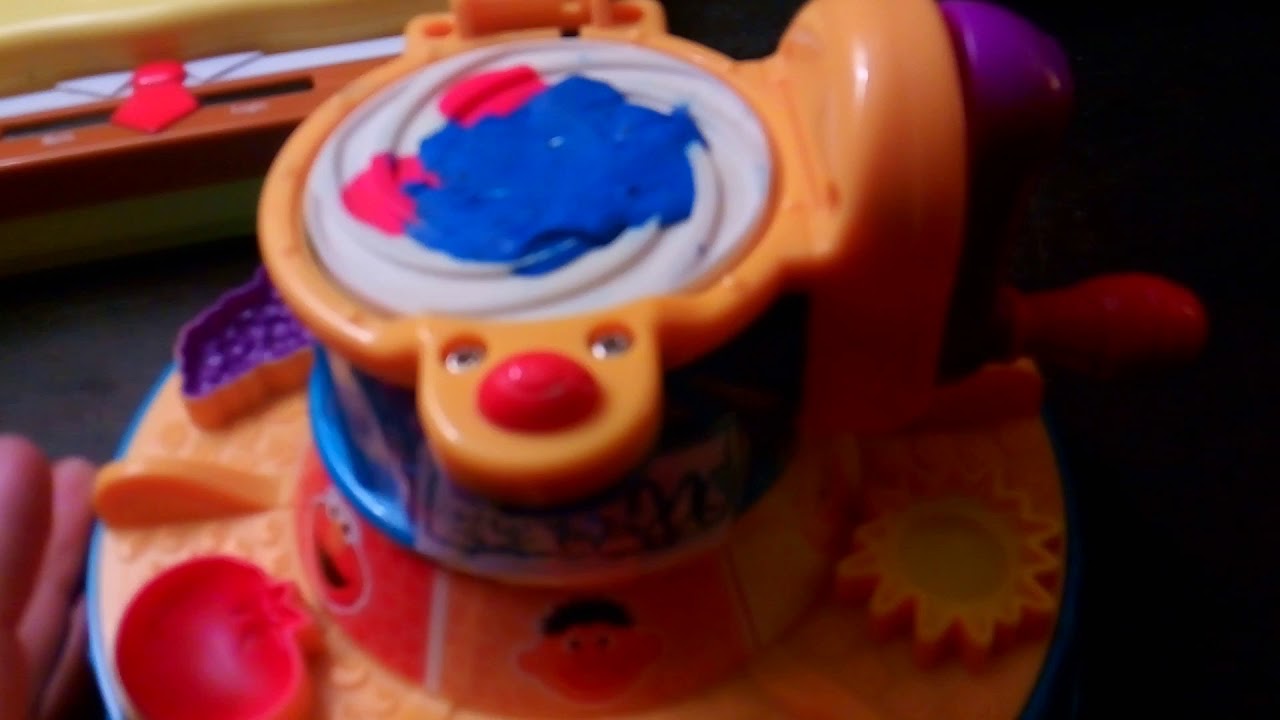 2010 Hasbro Play-Doh Sesame Street Elmo's Color Mixer - YouTube