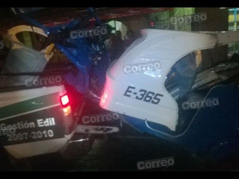 Taxi cholo, mototaxi, jugando con la muerte increíble que existan - YouTube