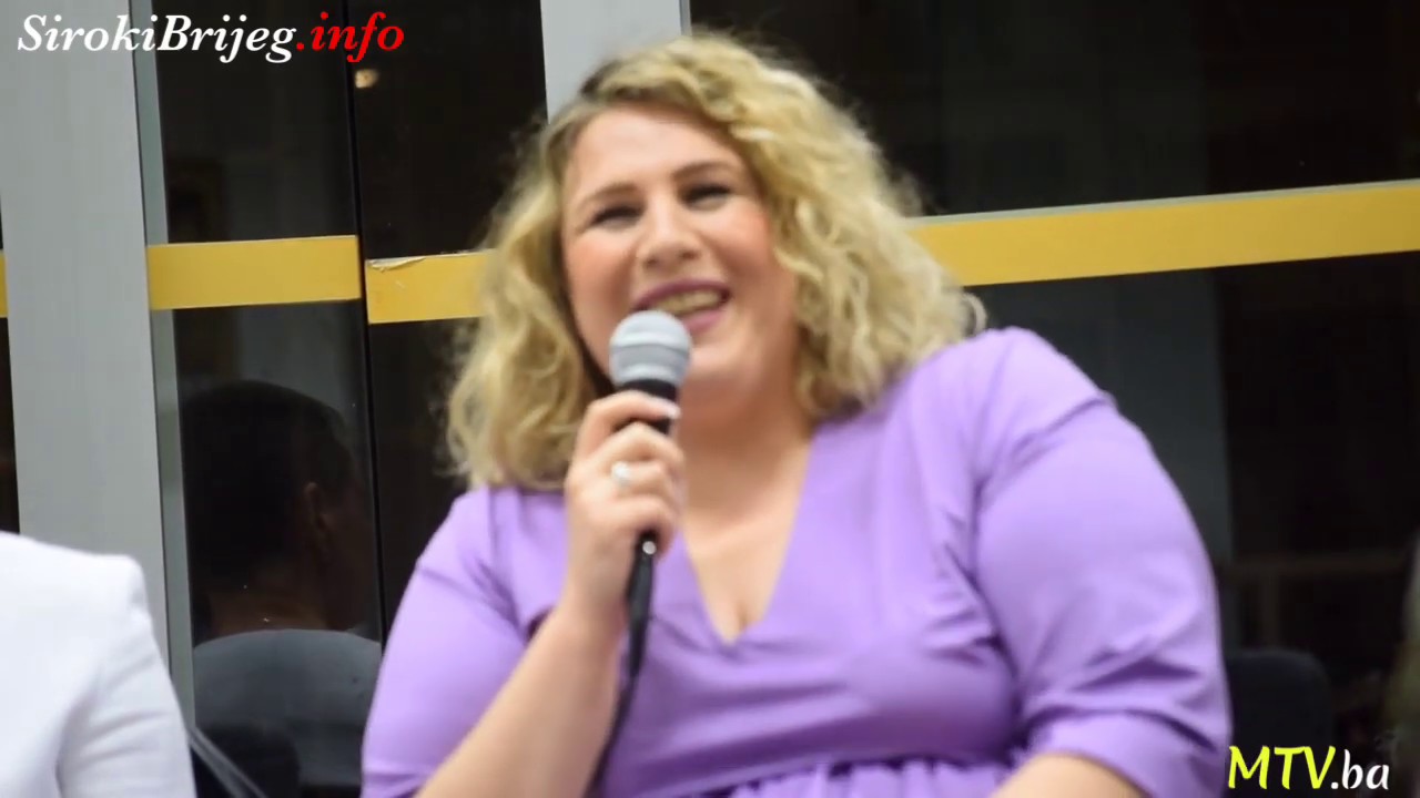 Daniela Marić - (kraća biografija) Žene su temelj društva - YouTube