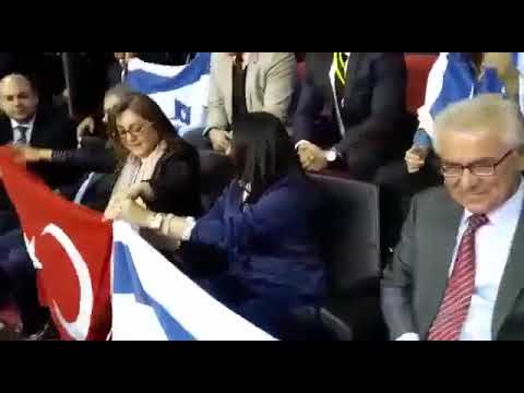 Akpartili belediye başkanı fatma şahin israil bayrağı sallıyor