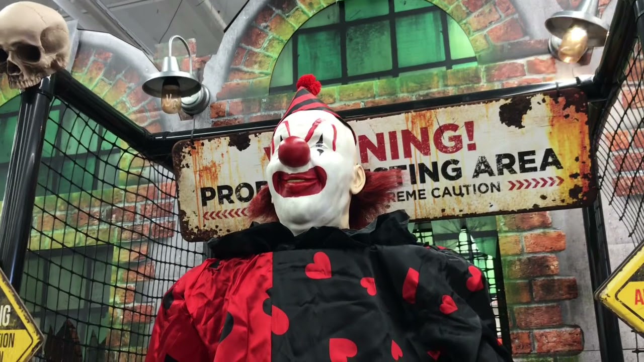 Henry Hustle Animatronic at Spirit Halloween! - YouTube