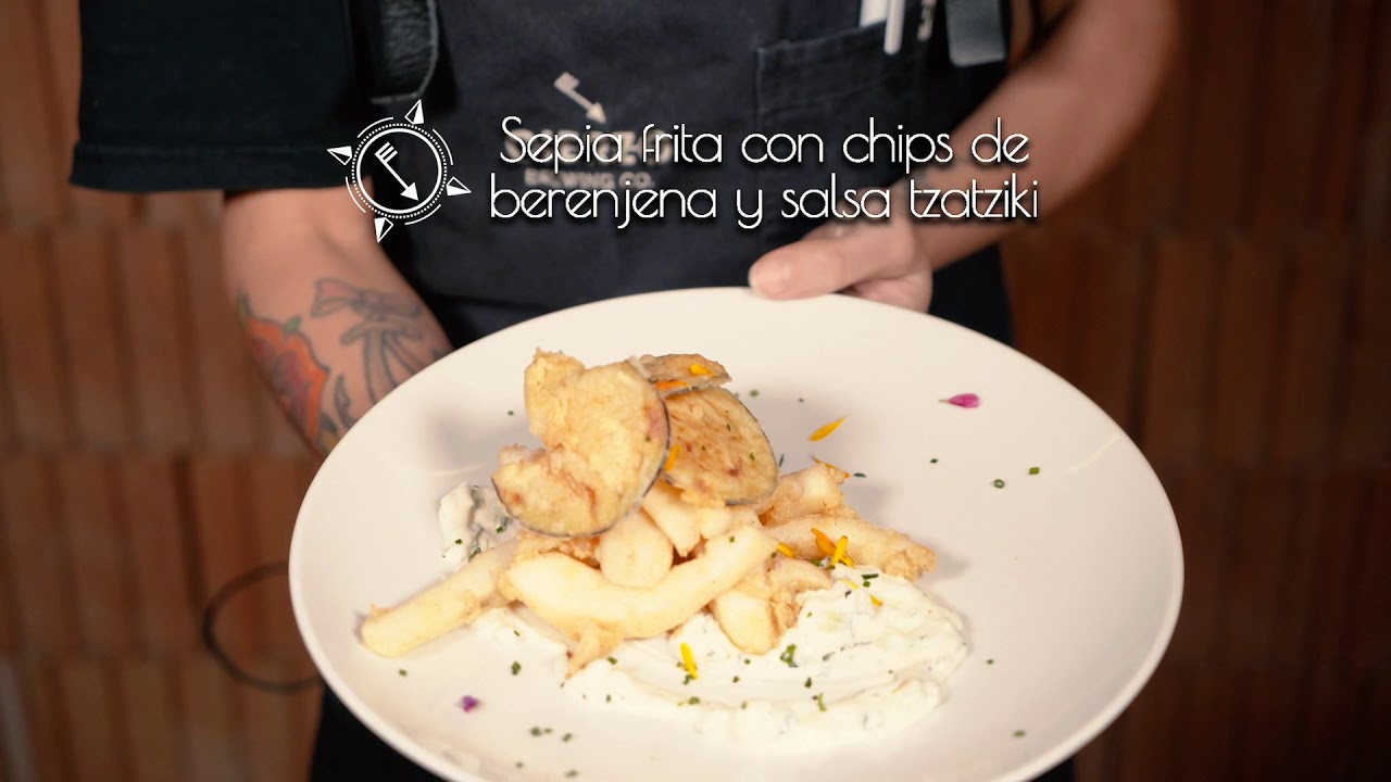 Sepia frita con chips de berenjena y salsa tzatziki | Menú del Día ...