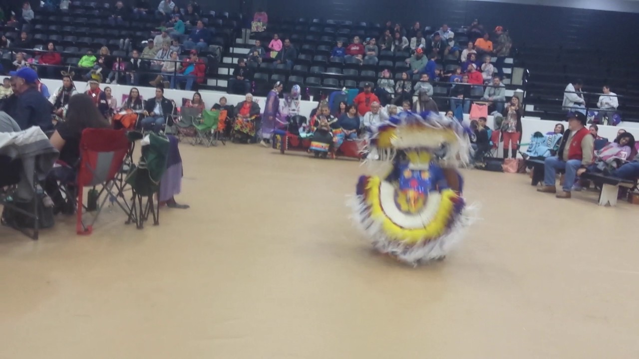 Solo fancy March powwow - YouTube