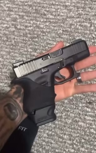 Baby Glock Bite Like Bedbugs#guns - YouTube