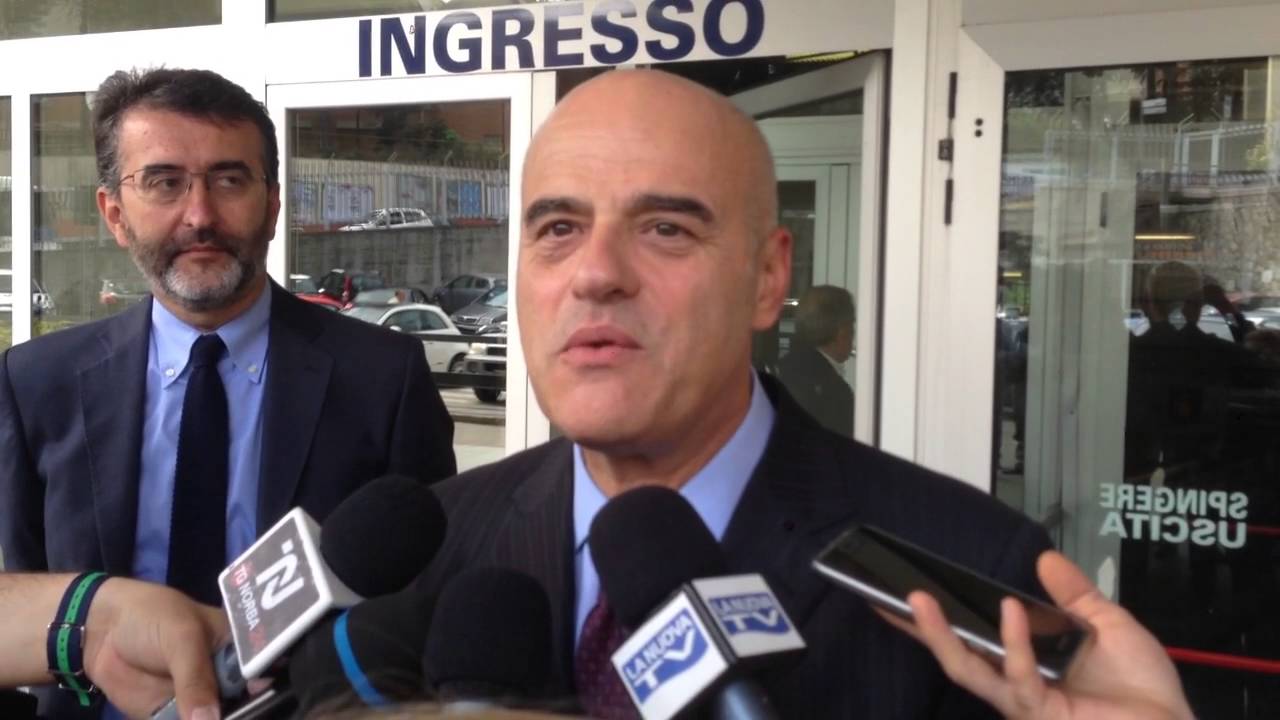 Intervista all'ad dell'Eni, Claudio De Scalzi - YouTube