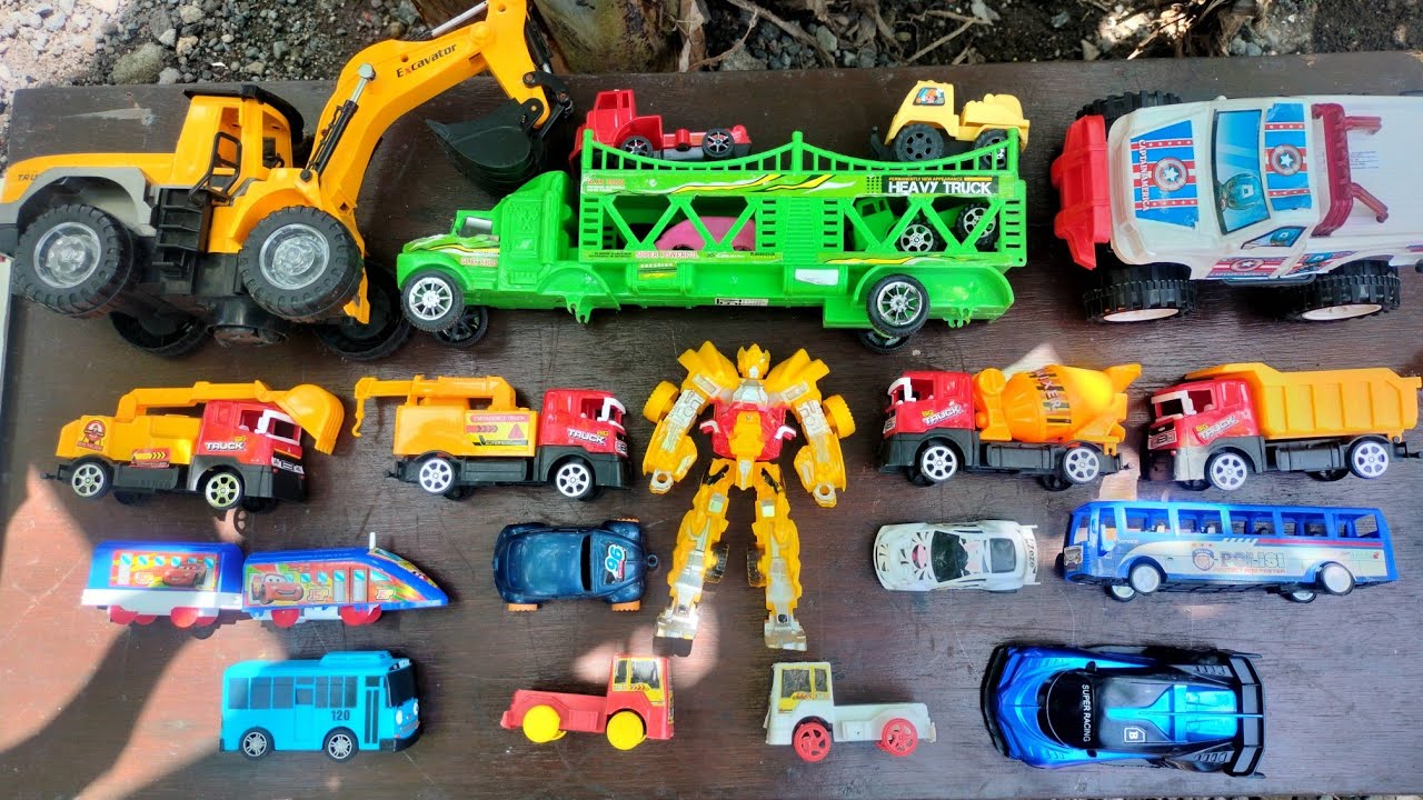 WOW KEREN..!! Menemukan Truk Pengangkut Mobil Robot Bumblebee Truk ...