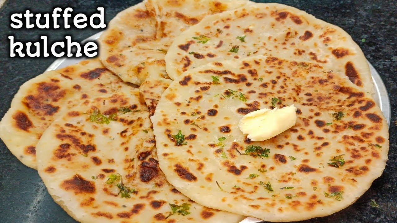 Amritsari stuffed Aloo Paneer Kulcha recipe | भरवा आलू पनीर कुलचा कैसे ...
