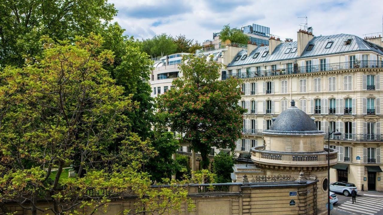 Royal Garden Champs Elysées, Paris, France - YouTube