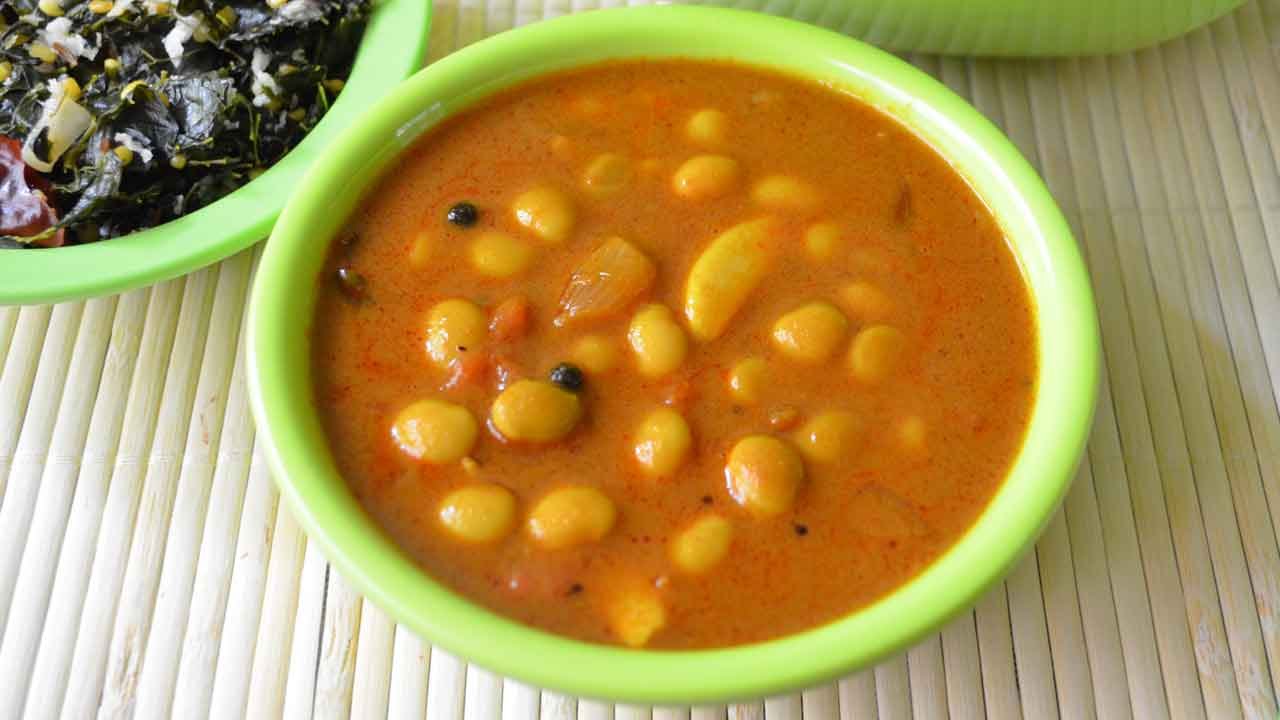 மொச்சை குழம்பு செய்வது எப்படி? | Mochai Kulambu in Tamil | Pachai ...