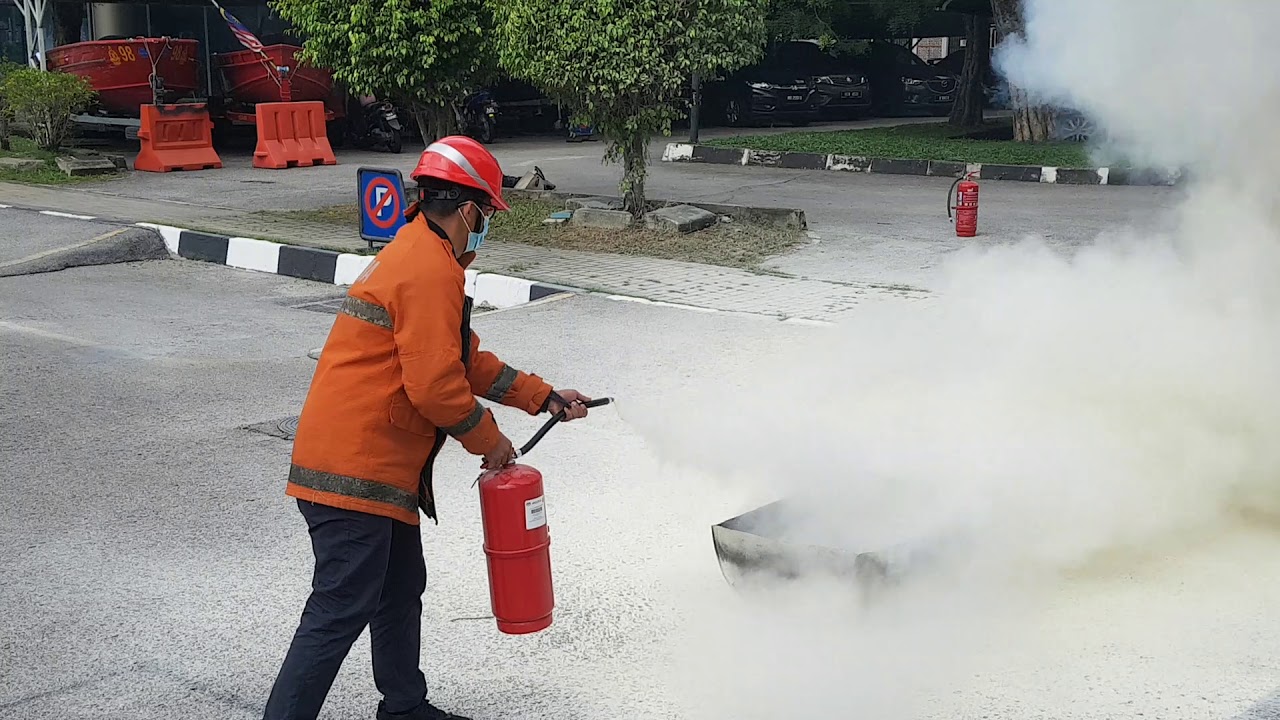 Latihan Memadam Api(1) - YouTube