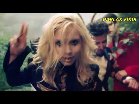 Aleyna Tilki Yalnız Çiçek Klip İnceleme Alice Harikalar Diyarında