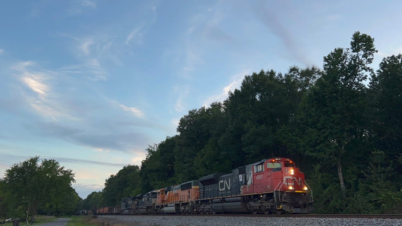 CN SD70M-2 8961 w/ WFRX SD70MAC Leads NS 362-11 on 7/11/23 - YouTube