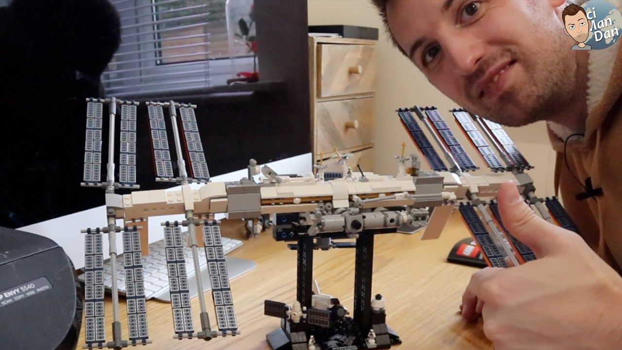 Building the Lego ISS - YouTube