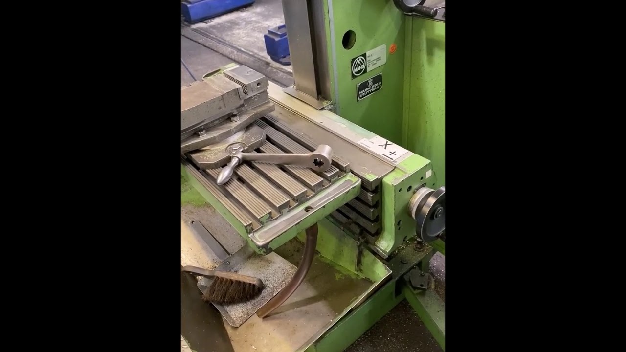 MAHO 400 P Tool Milling Machine - YouTube