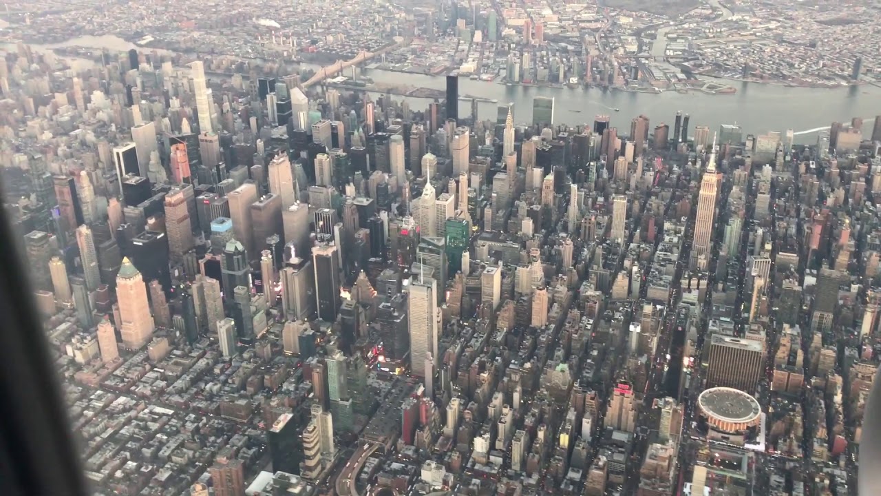 Best Manhattan View - Landing at LGA - YouTube
