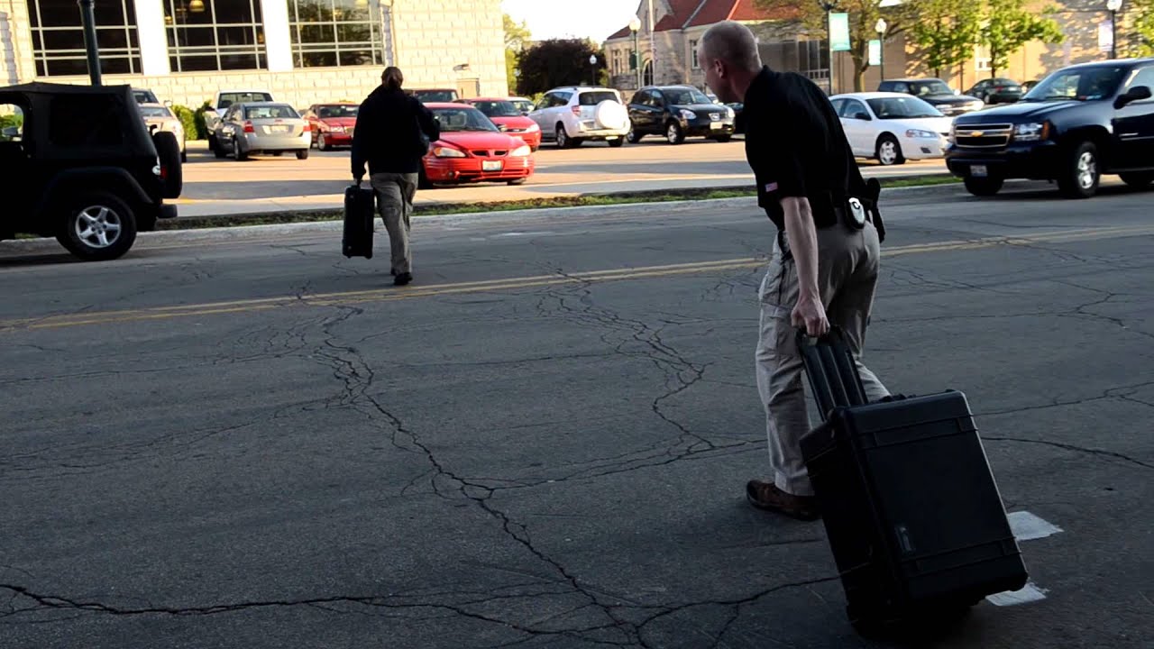 Rita Crundwell case: FBI secures evidence at Dixon City Hall - YouTube