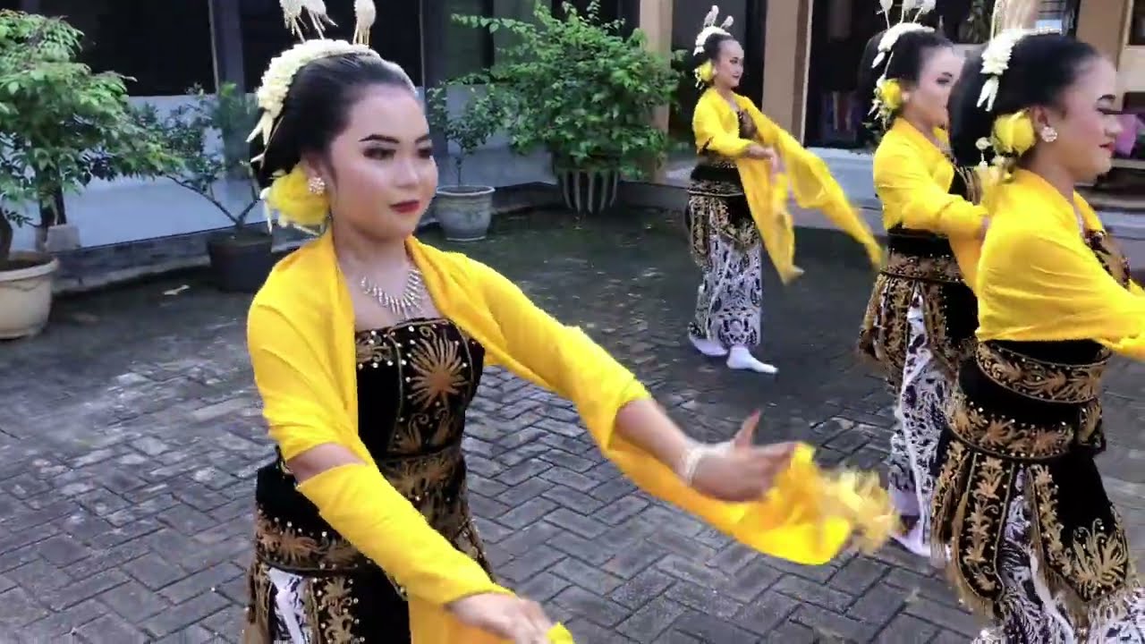 Murid pak abing belajar tari beskalan malang - YouTube