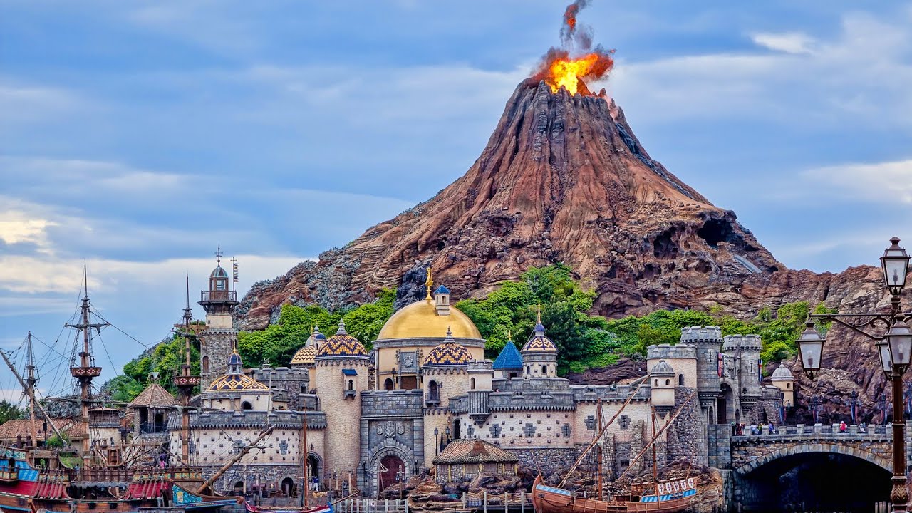 Erupting Volcano - Mount Prometheus @ Tokyo Disneysea - Eruption - YouTube