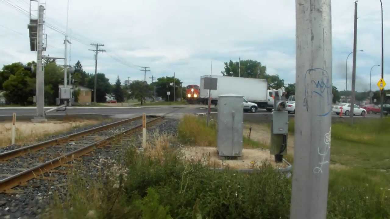 CN 2300 crosses McGillivray Blvd southbound in Winnipeg, Manitoba - YouTube