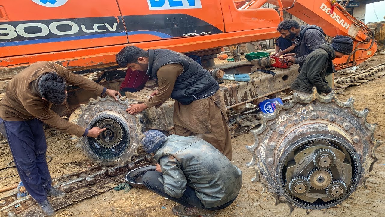 Excavator Final Drive Repair #repairing #restorationprojects - YouTube
