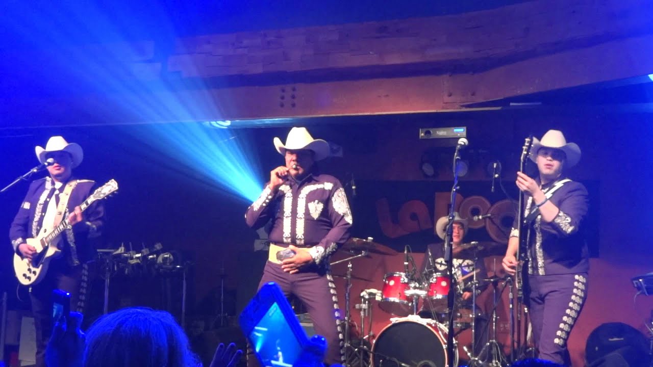 BRONCO EL GIGANTE DE AMERICA MI AMIGO BRONCO (EN VIVO) - YouTube