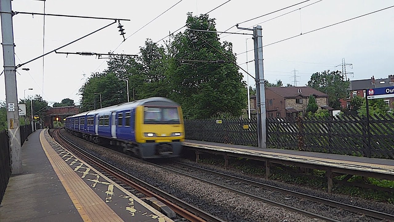Northern Class 322 passes Outwood (23/6/17) - YouTube