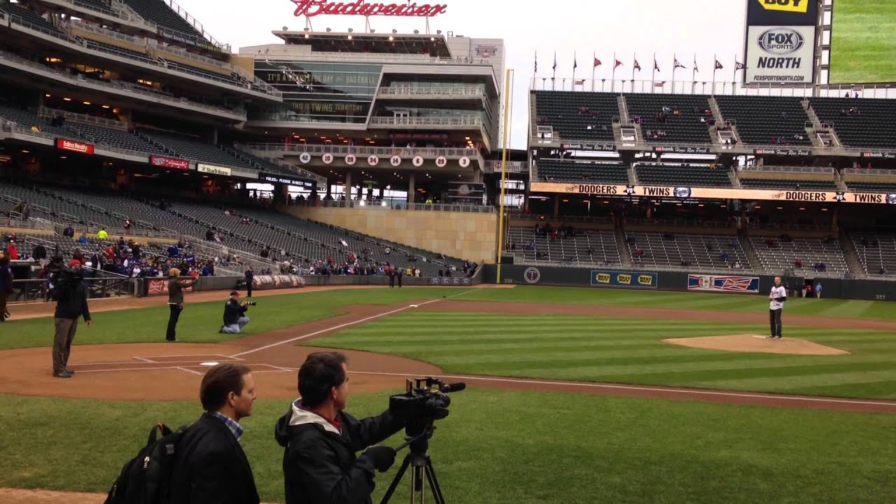 Twins First Pitch - YouTube