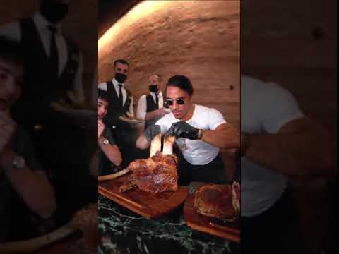 SALT BAE NUSRET Asado #saltbae #saltlife #salt #saltlifeofnusret @saltbaenusret1981