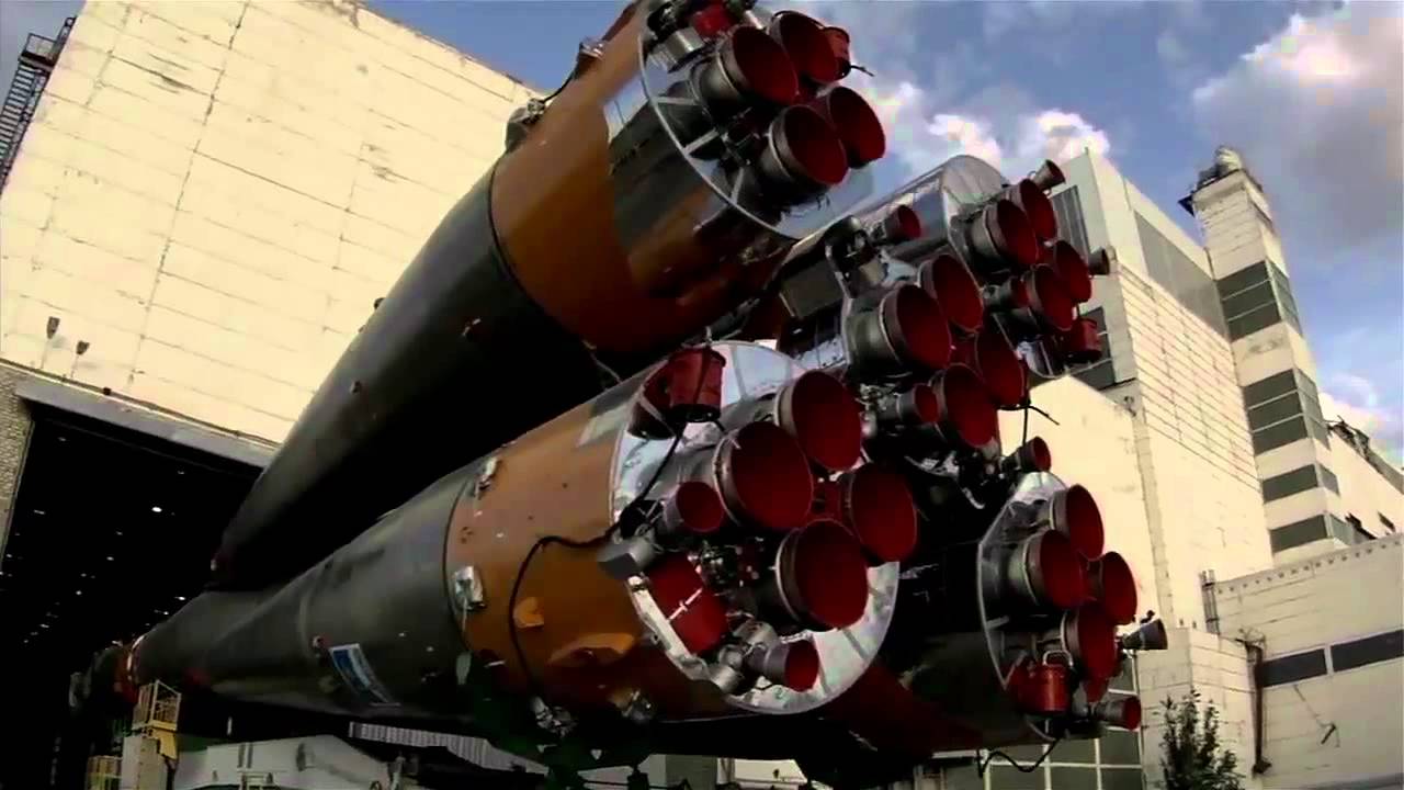 THE EXPEDITION 31 SOYUZ ROCKET MOVES TO ITS LAUNCH PAD - YouTube