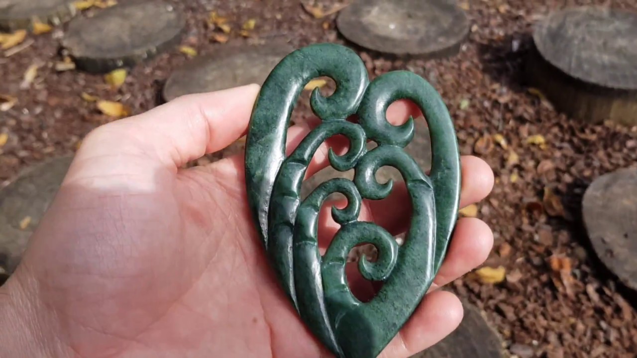 Pounamu Sculpture, Representing Family, Whanaungatanga Ngakoru. - YouTube