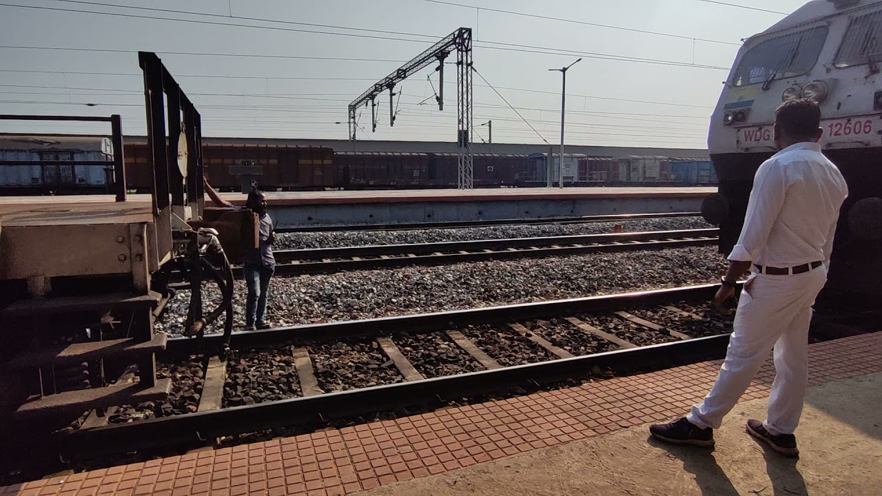 Shunting || Coupling || Attaching & detaching of loco with wagon - YouTube