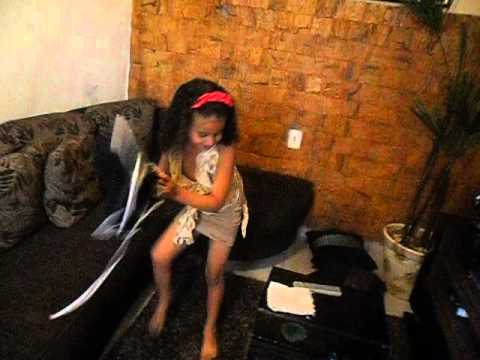 Raissa dançando empreguetes