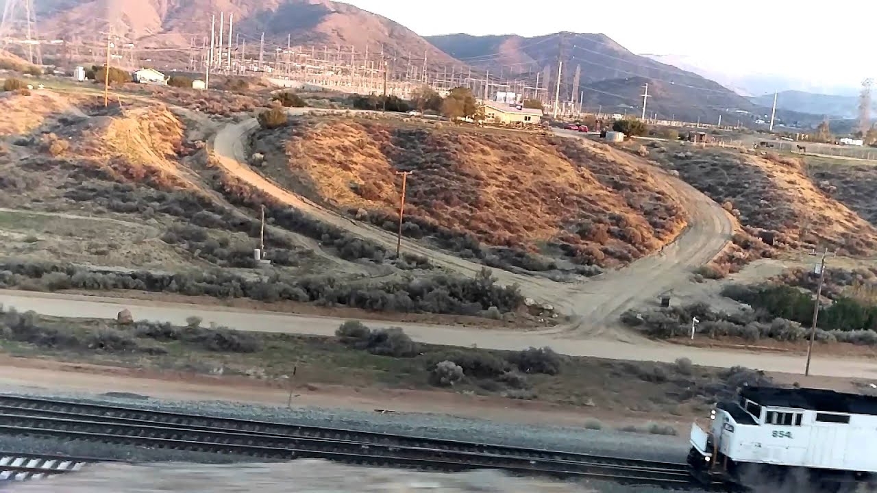 Metrolink train 215 approaches Vincent Grade Acton led by F59PH 854 on ...