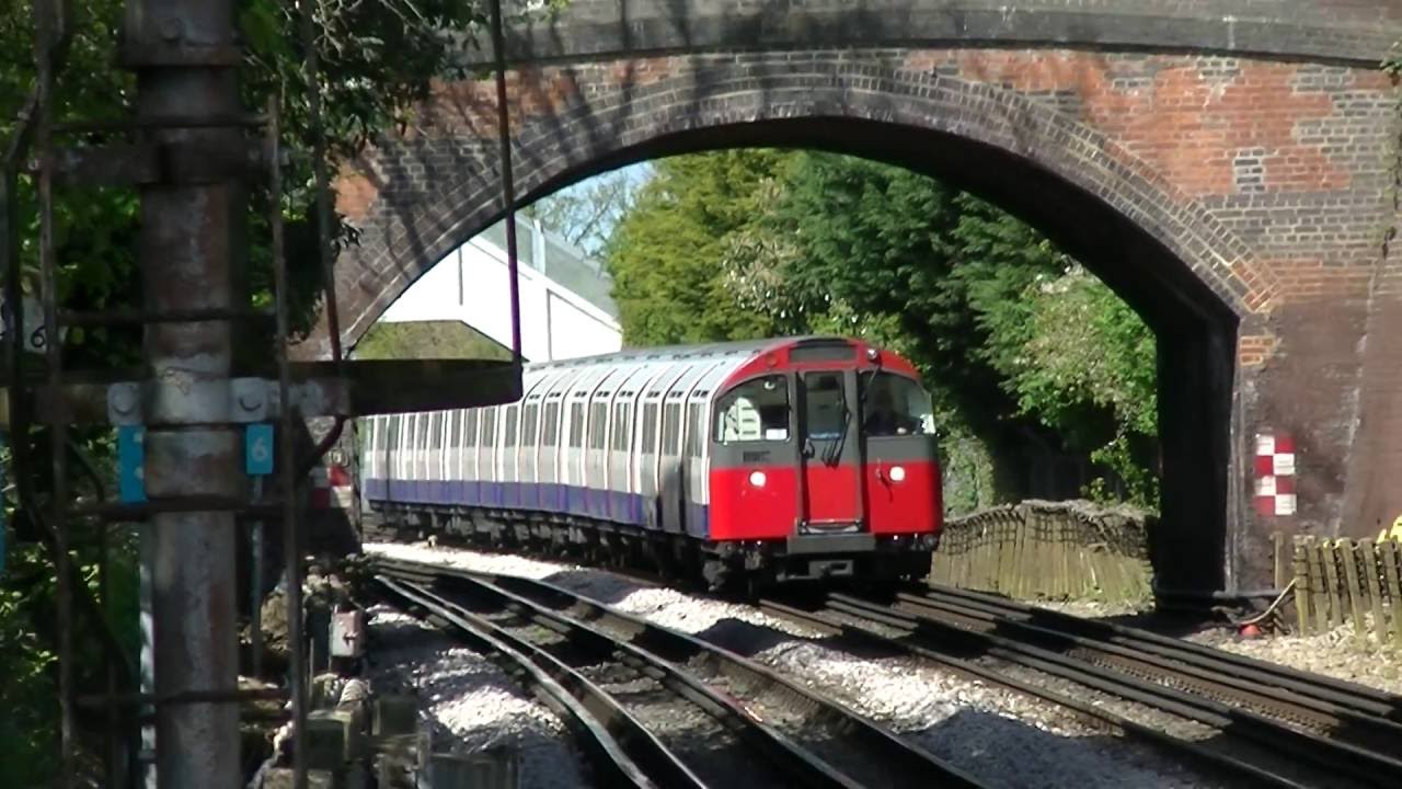 London Underground 1973 Stock 183 and 224 arriving into Sudbury Town ...