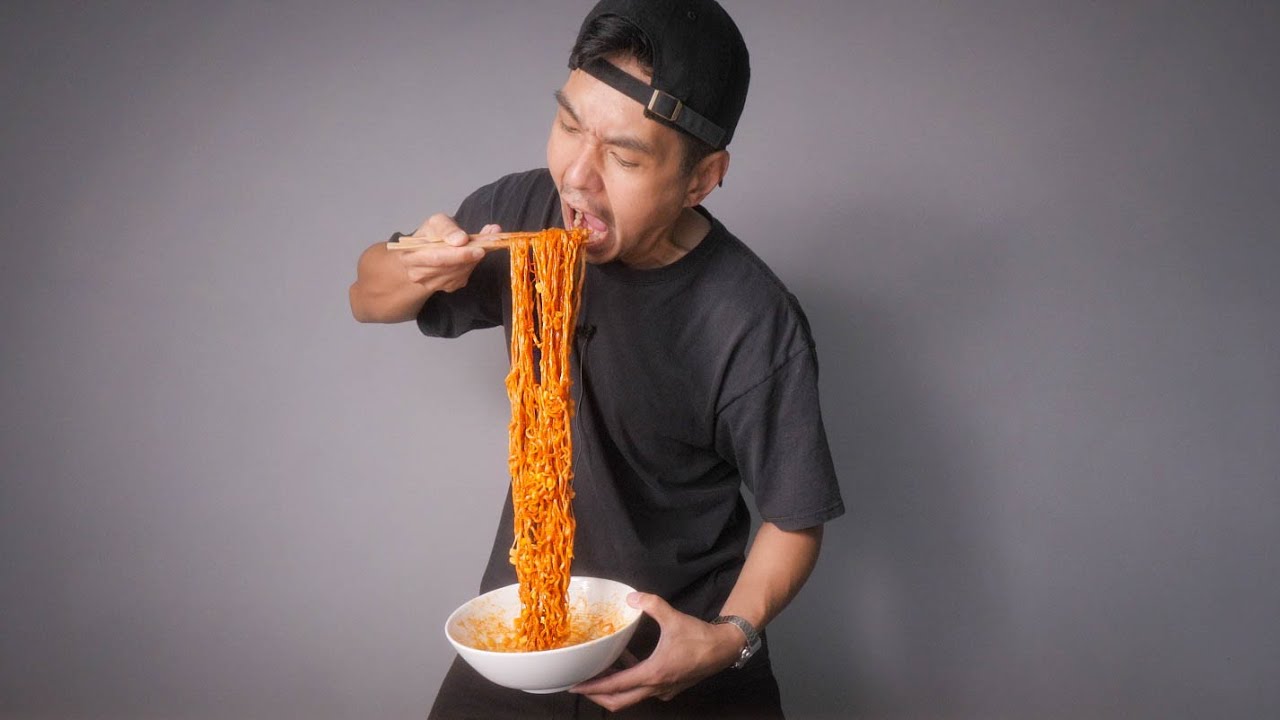 How the creator of Fire Noodles eats Fire Noodles - YouTube