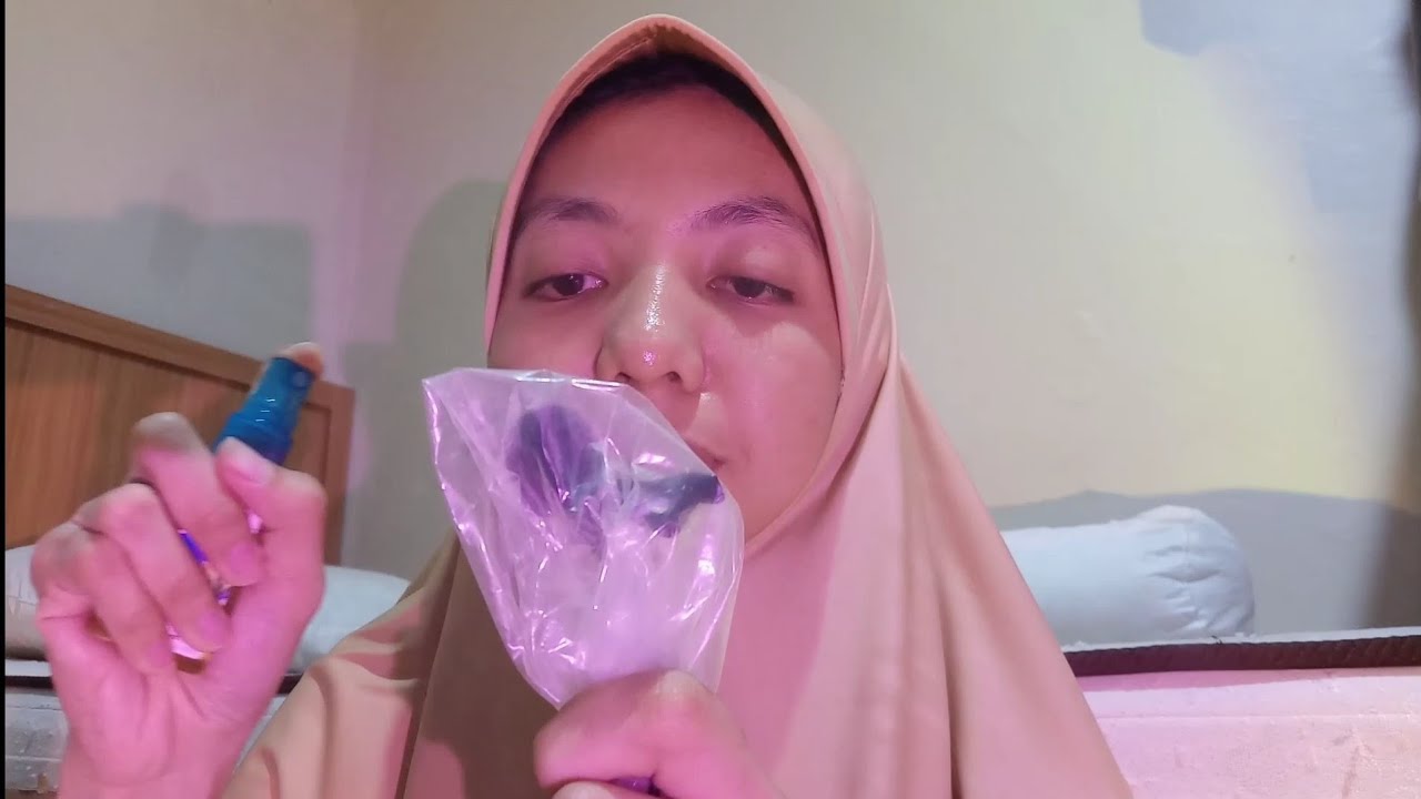 1 Minute ASMR Spraying Water On Microphone (Raindrop Water Sound Spray ...
