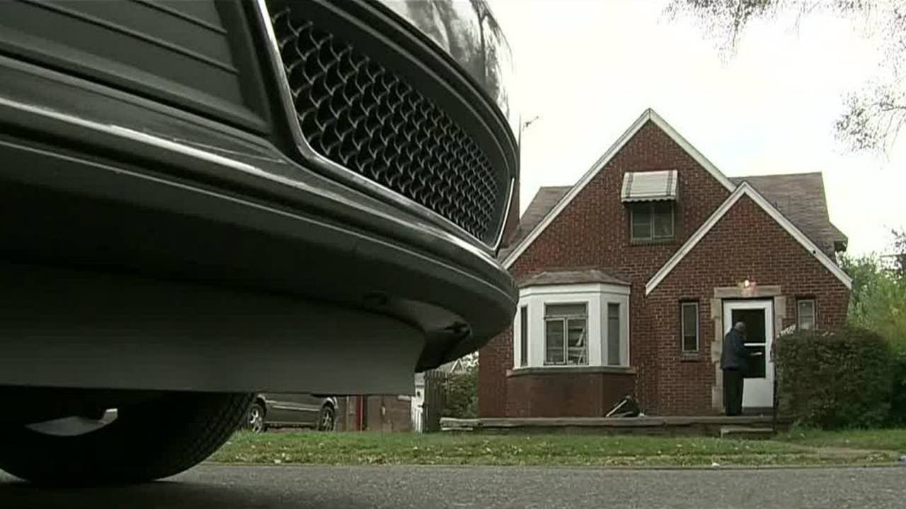 Truancy officers in Detroit face challenging mission - YouTube