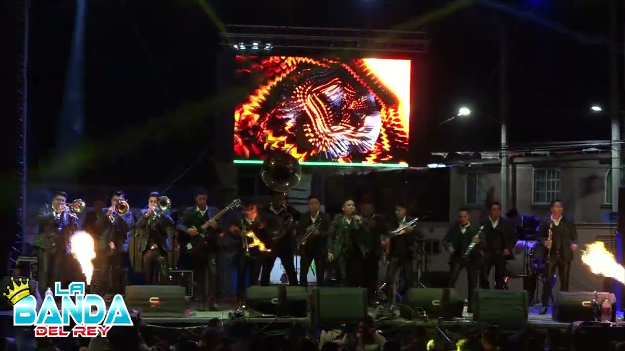 LA BANDA DEL REY - EN EL RADIO UN COCHINERO - YouTube