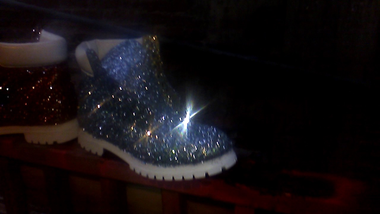Custom glitter timberlands - YouTube