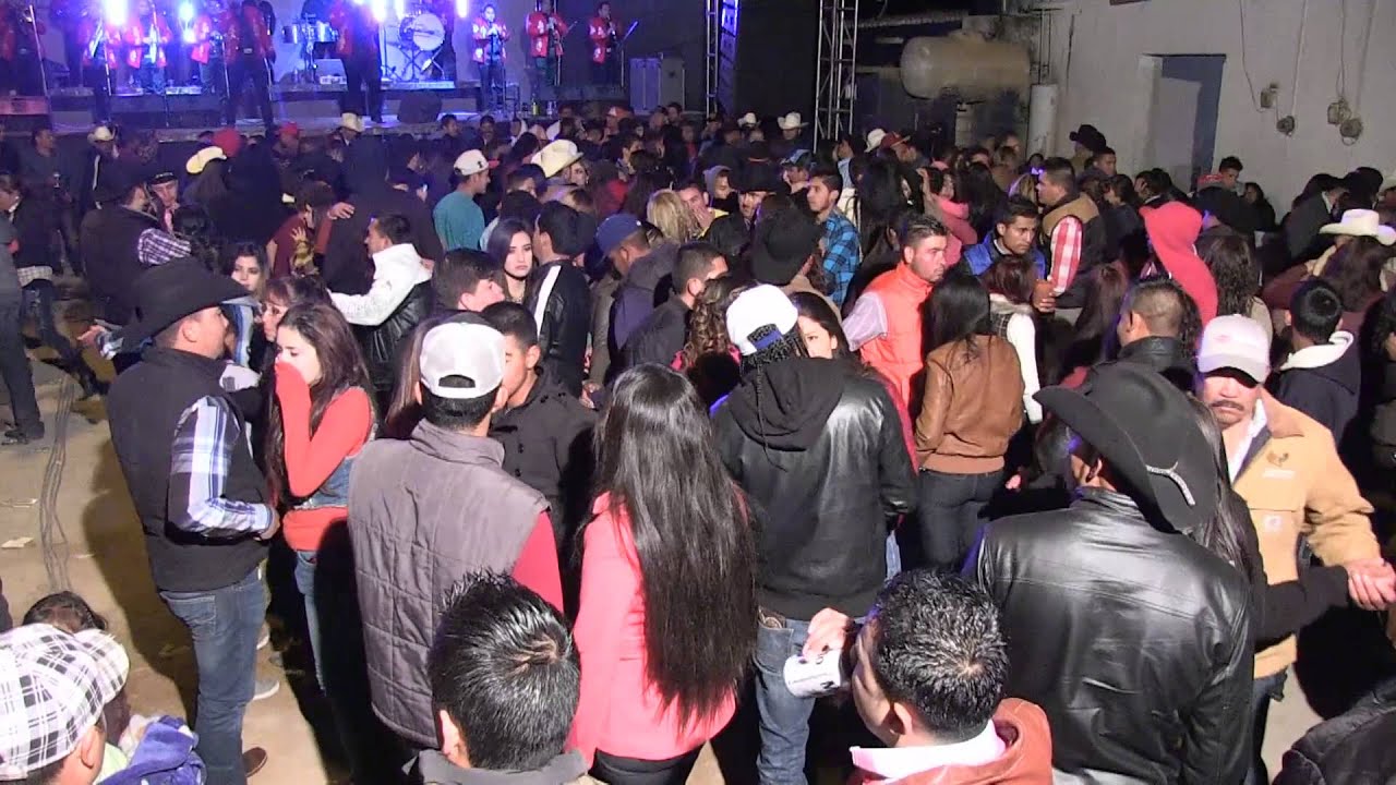 Ivan y Cynthia Baile Los Escamilla - YouTube