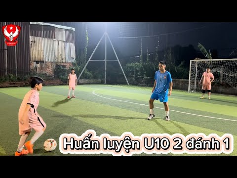 Huấn luyện U10 phối hợp 2 đánh 1 - YouTube
