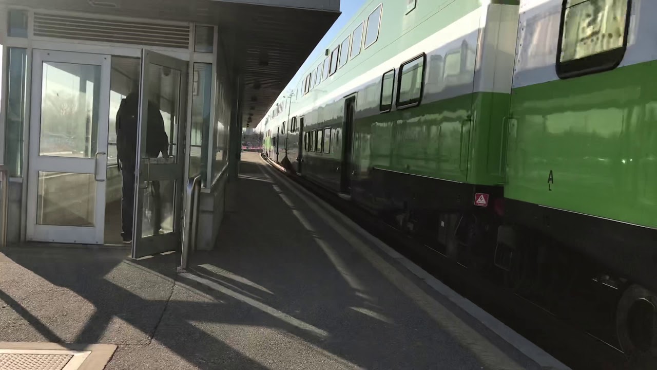 Milton bound GO Train departing Streetsville station - YouTube