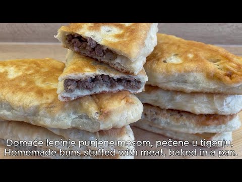 Domaće lepinje punjene mesom, pečene u tiganju, Homemade buns stuffed with meat, baked in a pan