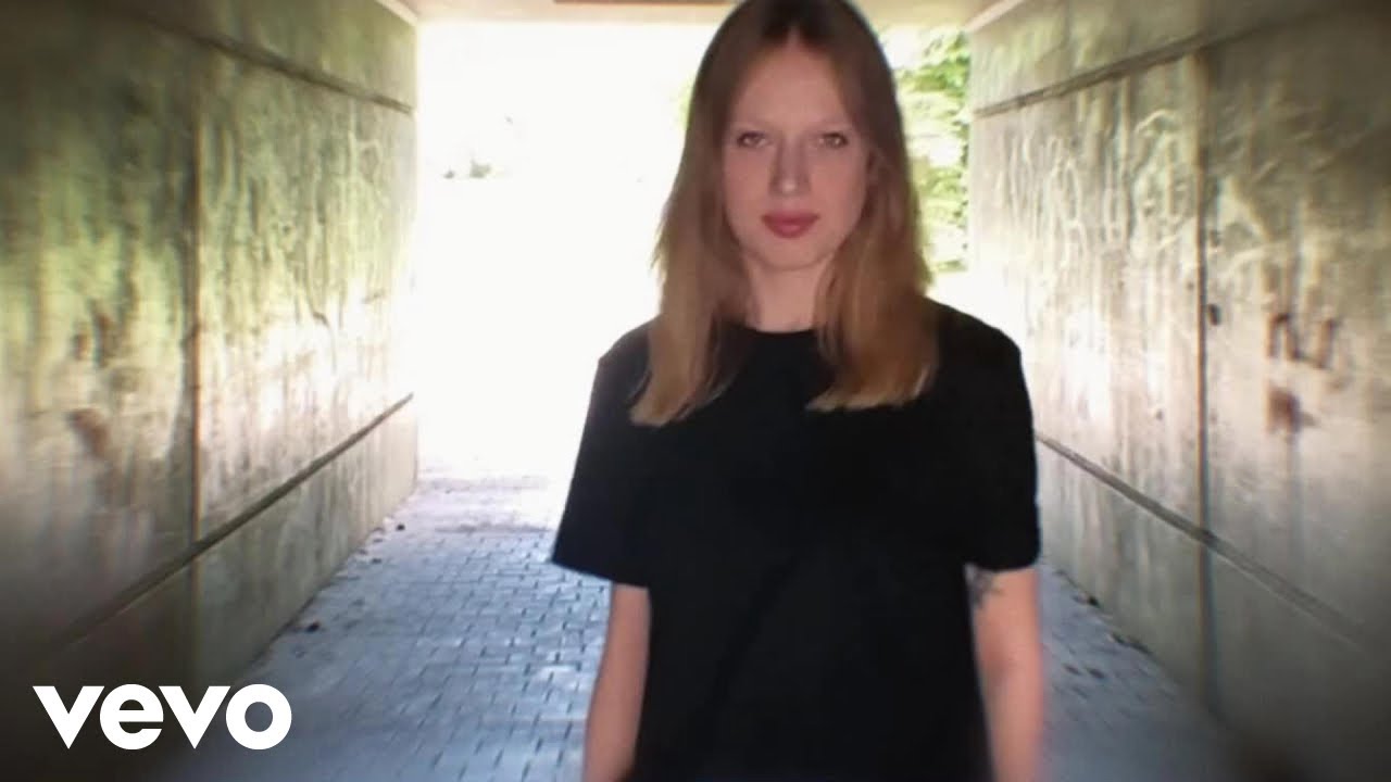 Shiphrah - outro (Official Music Video) - YouTube