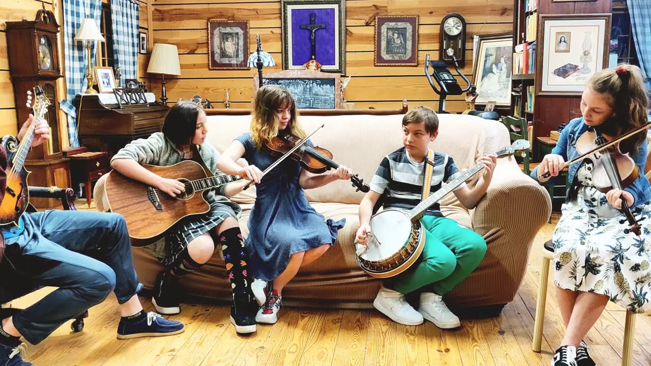 Dueling Banjos |Cotton Pickin kids.... Comment down below who you think ...