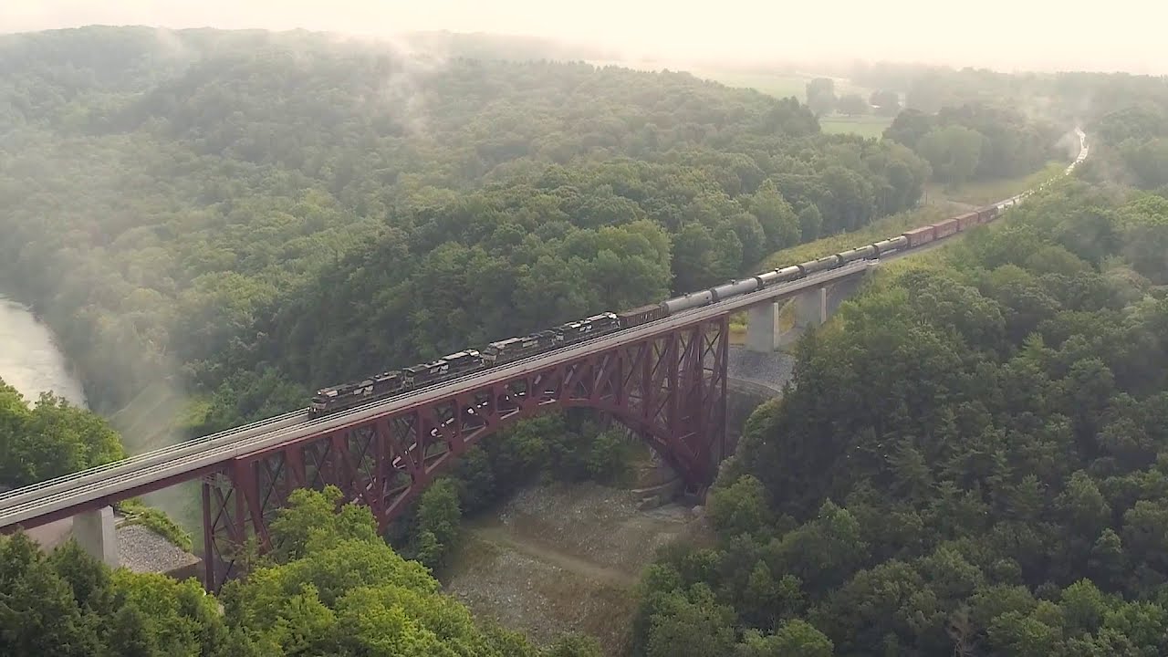 Letchworth Train Crossing - YouTube
